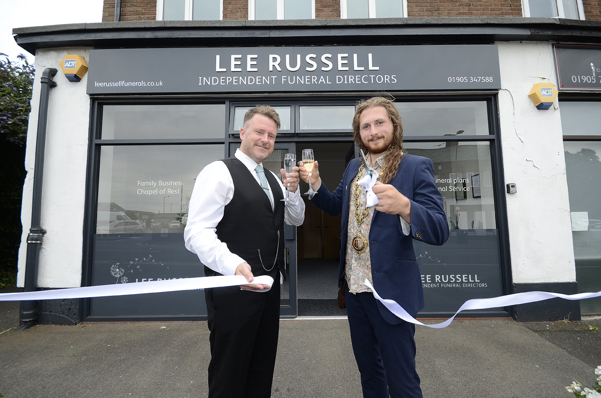 New Lee Russell funeral directors opened by Droitwich Mayor - The ...