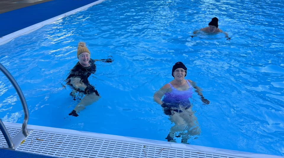 Brrrrave swimmers can now go for a cold water winter dip at Droitwich ...